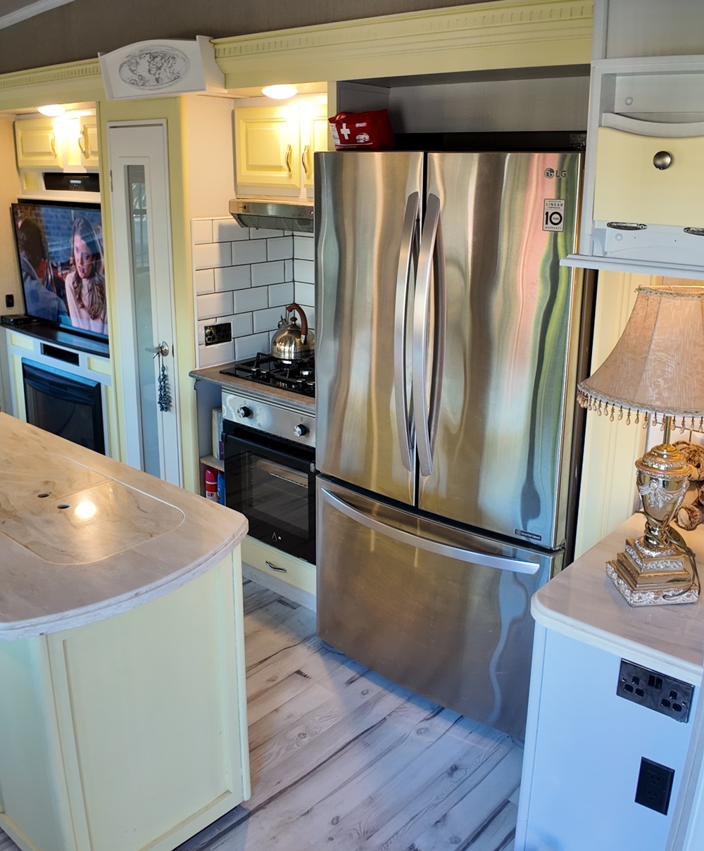 Fifth Wheel For Sale On Camping Benisol Campsite In Benidorm €40,000 ...