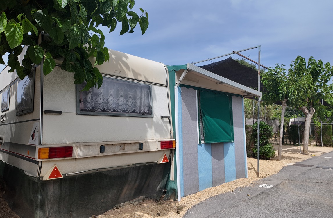 Touring Caravan & Ben Eiler Awning For Sale On Camping Benisol Campsite ...